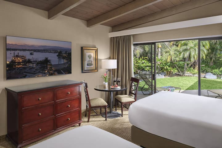 Resort Queens, Bahia Resort Hotel, Private Beach - San Diego, CA