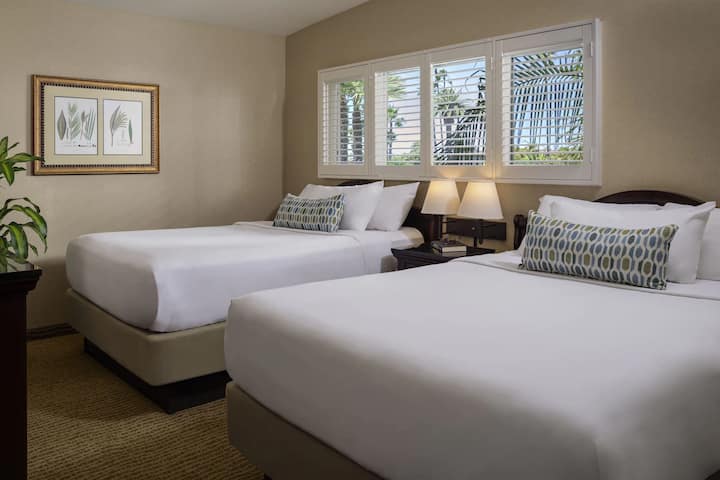 4 Resort Queens, Bahia Resort Hotel, Pvt Beach - San Diego, CA