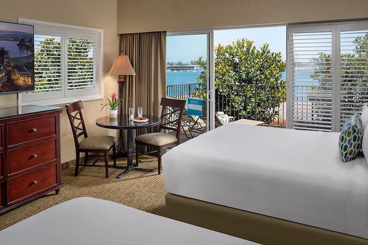 4 Resort Queens, Bahia Resort Hotel, Pvt Beach - San Diego, CA