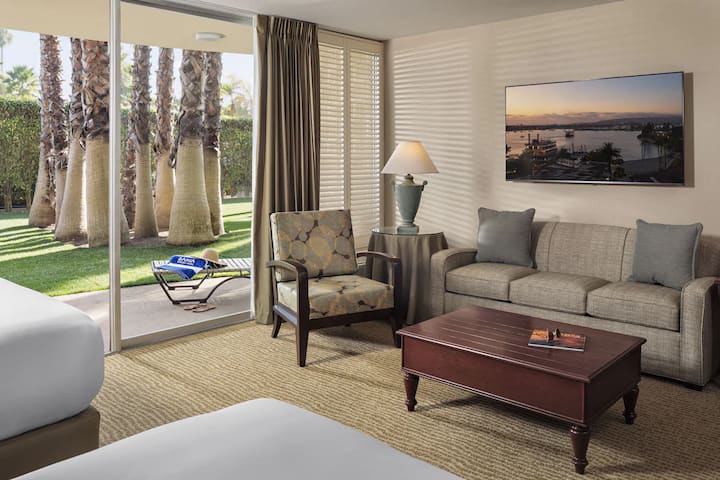 3 Resort Studio Queens, Bahia Resort Hotel, Pool - San Diego, CA