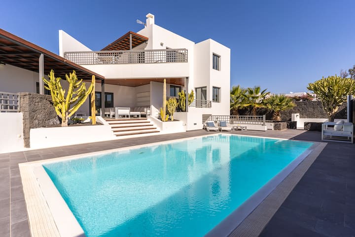 Blasco Luxury And Comfort In An Unrivalled - Lanzarote