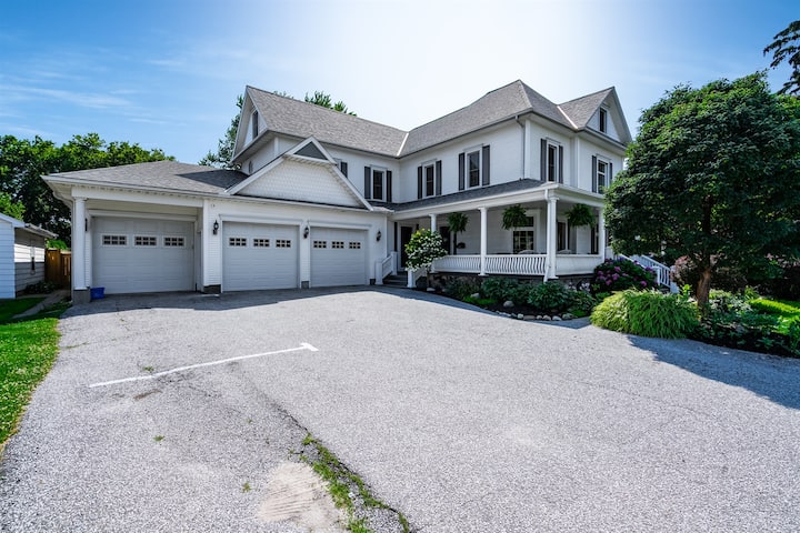 The Miracle Room @ Dream Estate Inn - Leamington
