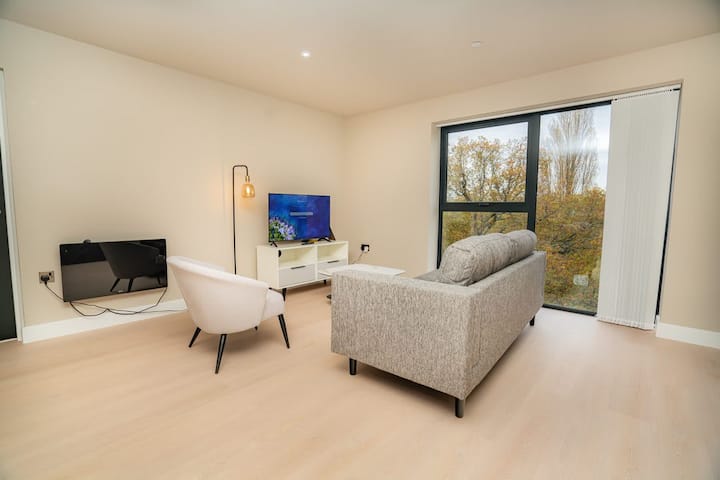 Modern And Bright 2 Bed Apartment In Birmingham - Solihull