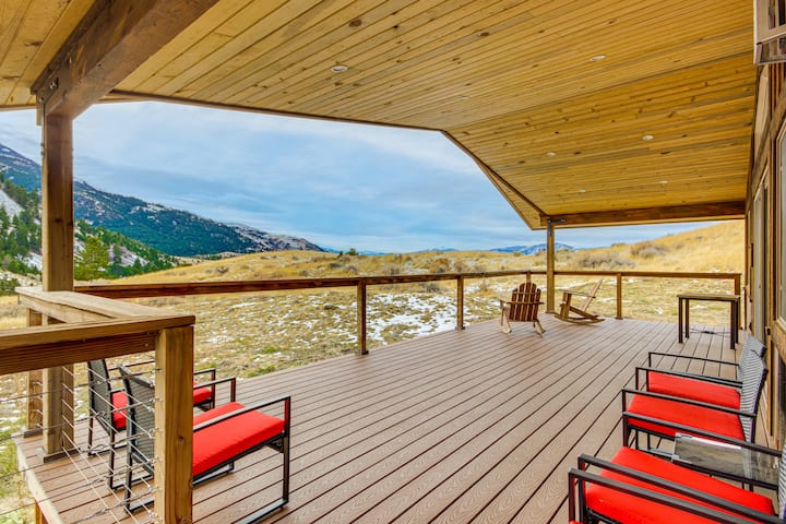 < 1 Mi To Chico Hot Springs: Mtn-view Hideaway! - Emigrant, MT