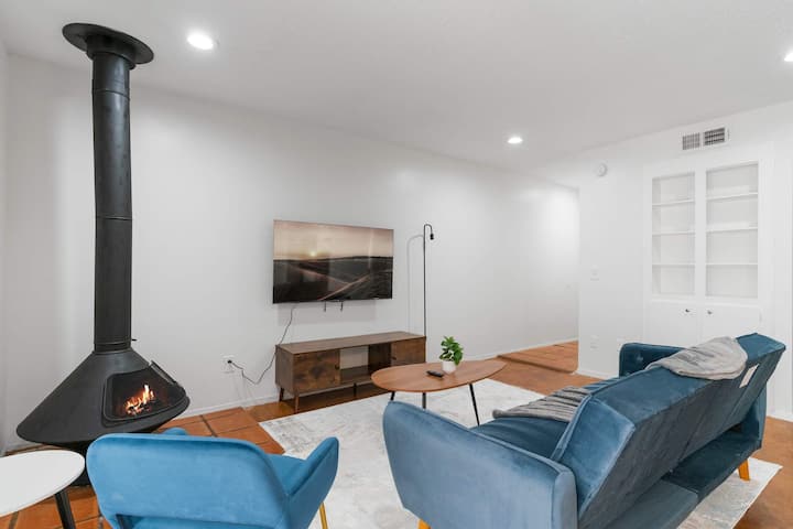 Soco Downtown 1bdr | Perfect Location| Free Pkg - Austin, TX