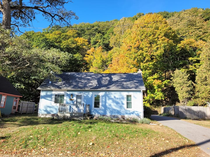 New!  Elberta Cottage - Very Cute! / Great Spot! - Frankfort