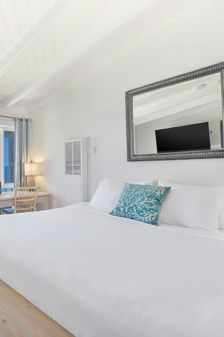 Eco-conscious Boutique On The Beach - Laguna Beach, CA