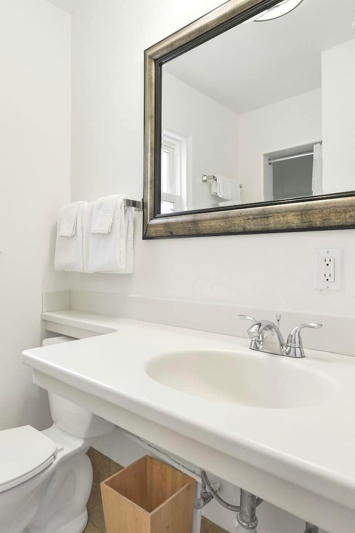 Eco-conscious Boutique On The Beach - Laguna Beach, CA