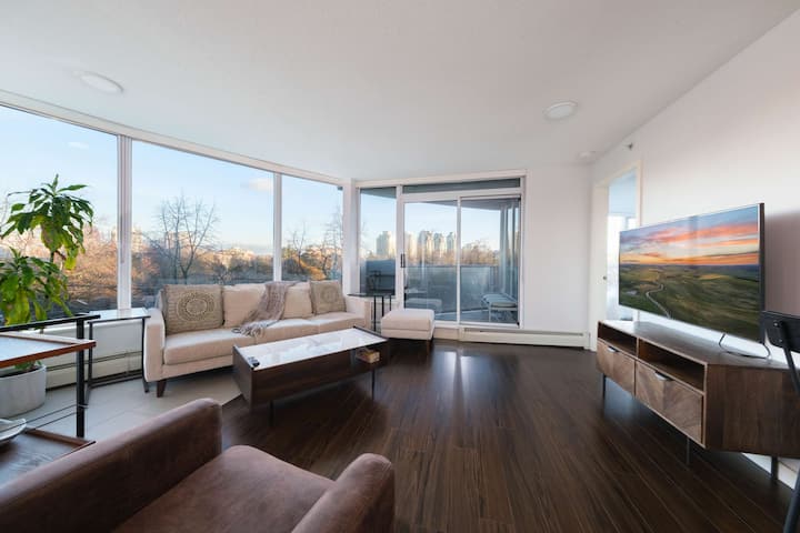 Luxury Apartment In Walk Score Paradise With Pool, - Vancouver