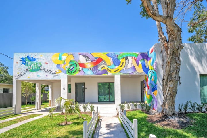 3br/2ba|vivid Vibe Villa|gated Driveway & Backyard - Miami, FL