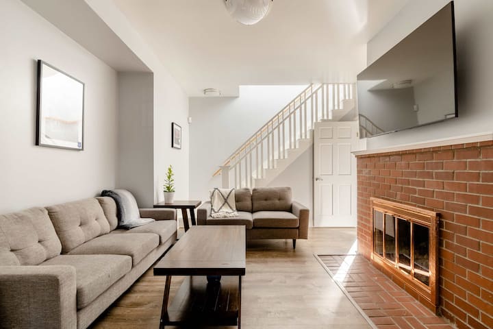 Private Portland Group Getaway - Sleeps 12 - Portland, OR