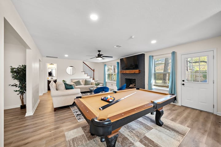 Houston Stay | Game Room | Bbq Yard | Sleeps 16 - Houston, TX