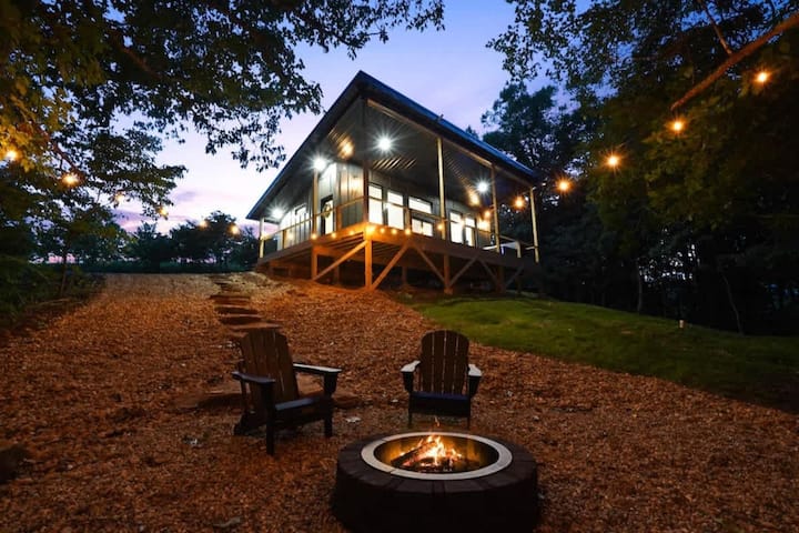 Luxury Hocking Escape For 2! Hot Tub, New Listing! - Logan, OH