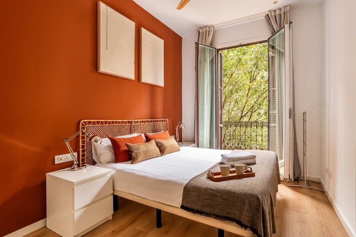 Paseo De Gracia 4-bed 4-bath Apartment - 