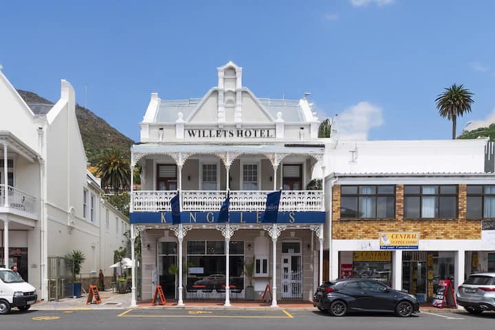 Simons Town Coastal Courtyard Escape - Kaapstad