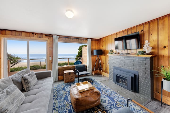 Cape Cod Cottages 3: Oceanfront With Hot Tub - Waldport, OR