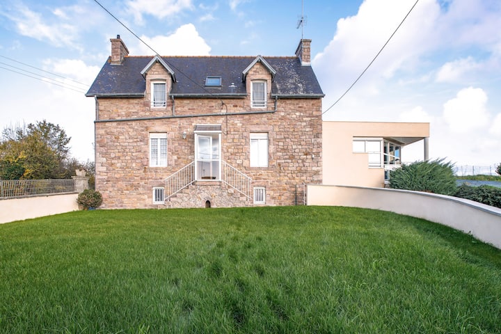 Dans La Campagne D'erquy, Grande Maison Pour 6 - Erquy