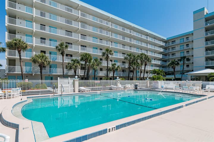 Coastal Cabana: 2b/2b With Ocean Views - Cocoa Beach, FL