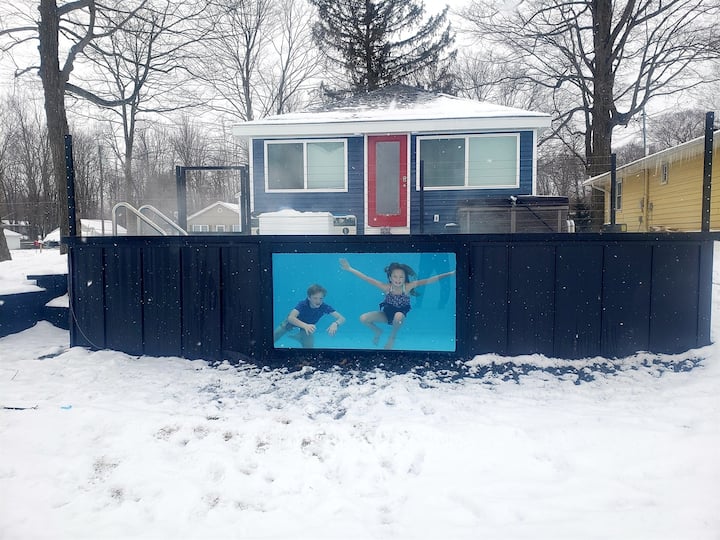 Year-round Heated Pool - Hot Tub - Fire Pit - Hastings, MI