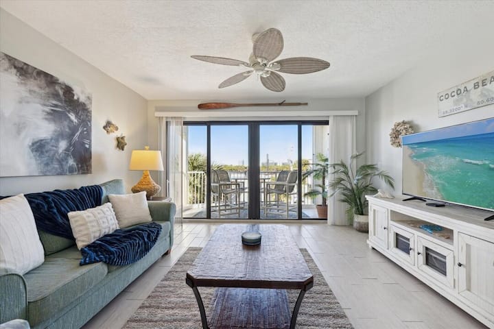 Charming And Modern Condo – Steps To The Beach! - Cocoa Beach, FL