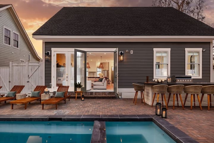 Beautiful Savannah Retreat | Heated Pool - Savannah, GA