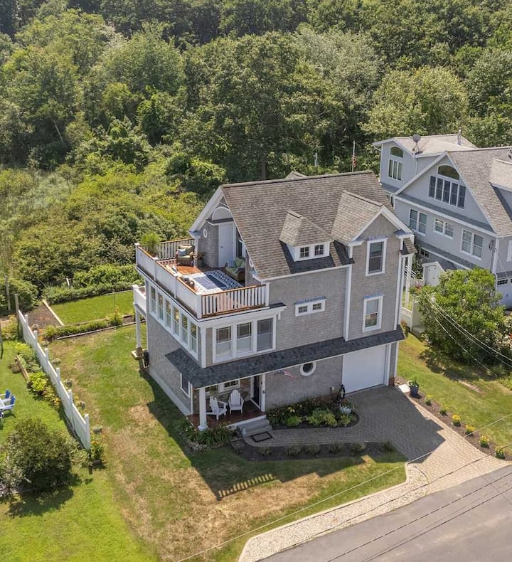 The Beach House - York's Wild Kingdom, York