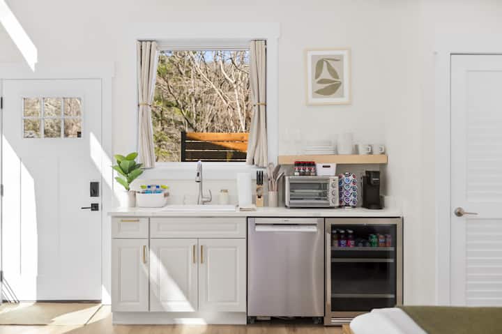 Cozy Cabin W/ Hot Tub | Perfect Couples Escape - Asheville, NC
