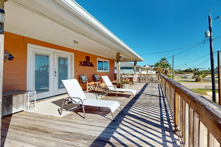 3br Bay View Home With Outdoor Gathering Spaces - Rockport