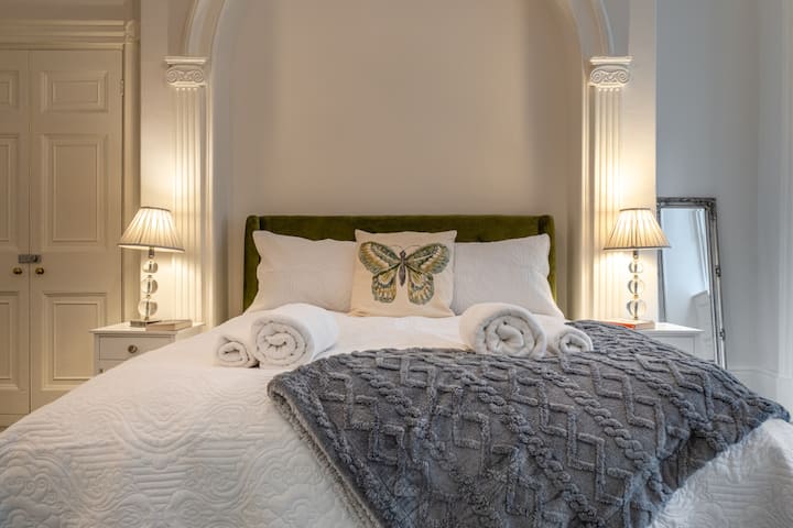 Stunning Georgian Apartment In Grosvenor Place - Bath