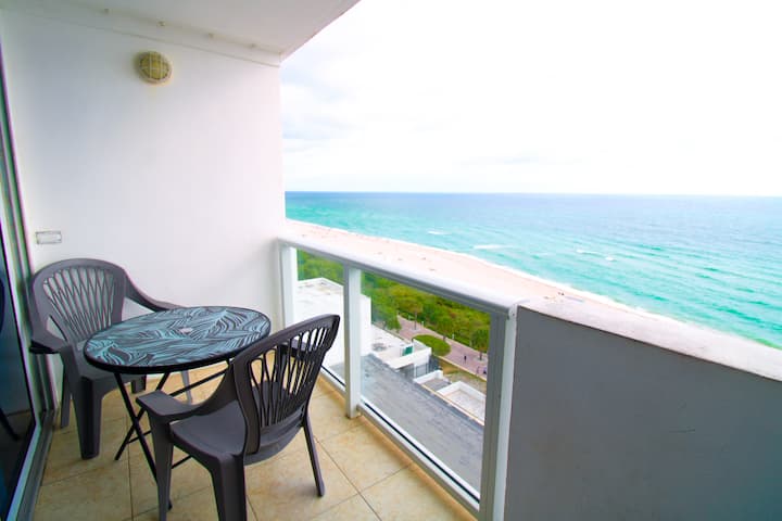 Castle 929 Oceanview Balcony Studio, Free Parking - Miami Beach, FL