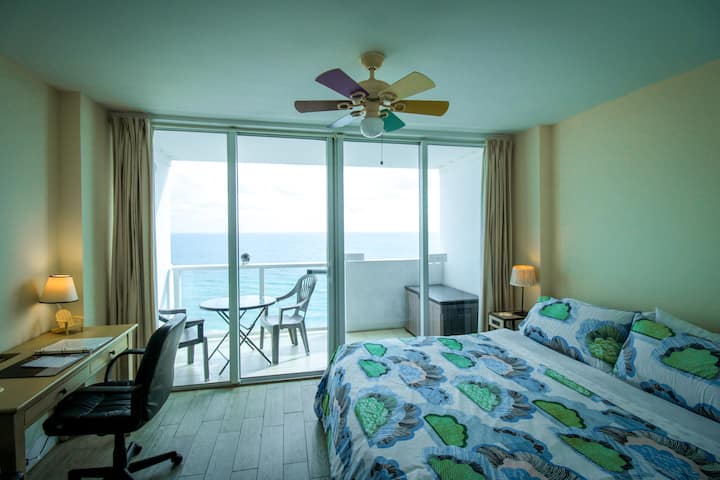 Castle 929 Oceanview Balcony Studio, Free Parking - Miami Beach, FL