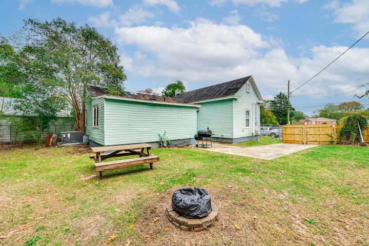1 Mi To Stadium: Home W/ Porch In Greenville! - Greenville, NC