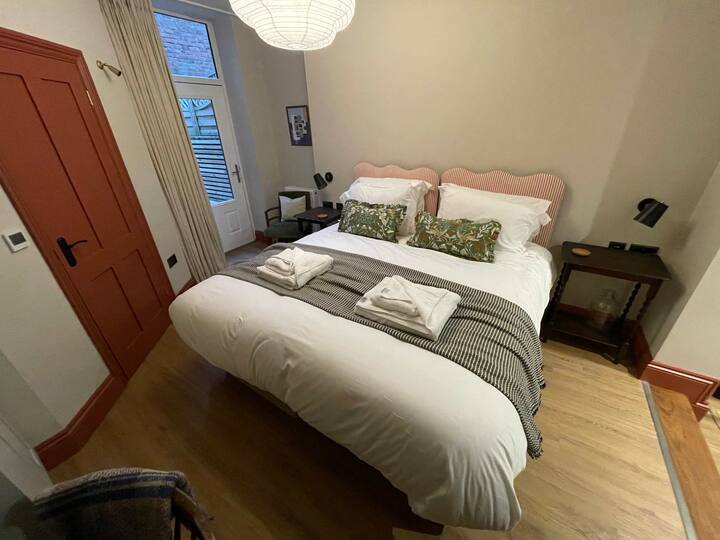 Central Whitby Private Courtyard En-suite Room - Whitby