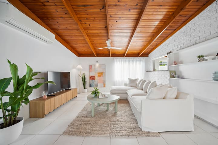 Coastal Comfort: Relax & Recharge In Maroochydore - Maroochydore