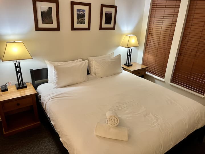 Dr. Glenn’s Fabulous Fantastic Flat In Whistler - Whistler