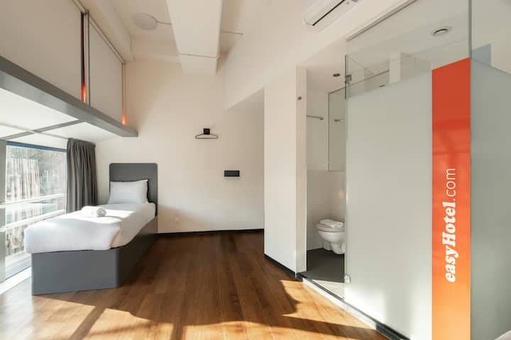 Smart Setup For Four Travelers - Rotterdam