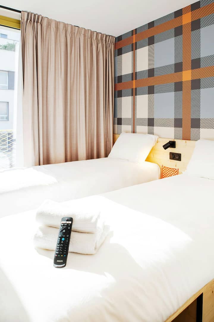 Small But Cosy Twin In Trendy Euromed District - Marseille