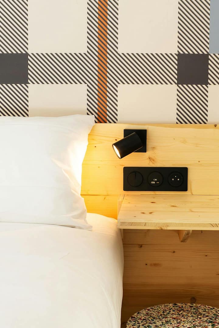 Small But Cosy Twin In Trendy Euromed District - Marseille