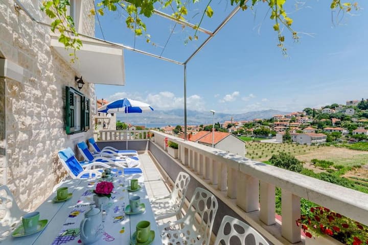 Comfortable Holiday Home With Terrace - Omiš