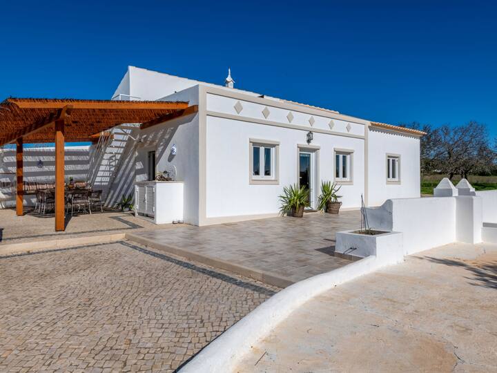 Dos Pombinhos By Interhome - Porches