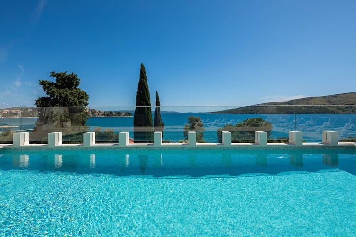 Villa Ocean View With Pool Iii - Trogir