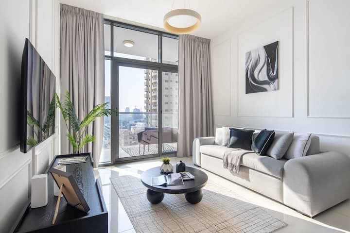 Sophisticated 1br W/ Breezy Balcony In Jvc - Dubái