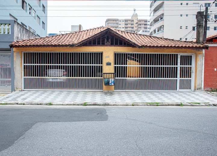 Casa Aconchegante C Churrasqueira à 400m Da Praia - Praia Grande