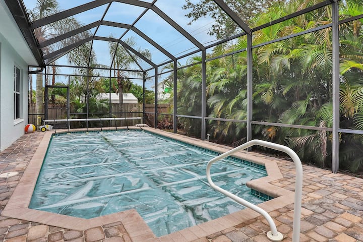 Modern Gulf Oasis: Private Pool & Fast Wifi - Bonita Springs, FL