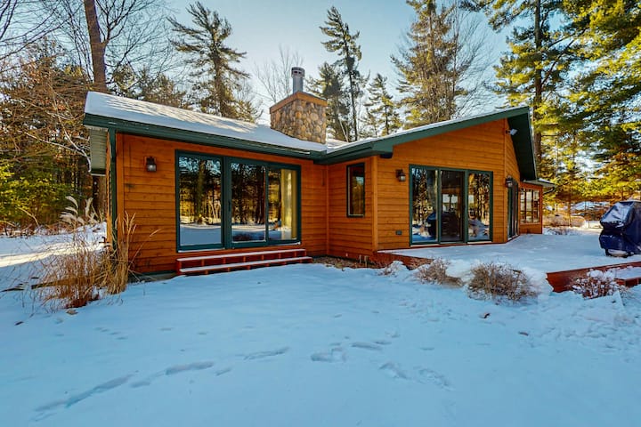 4br Lakefront| Dock | Gas Grill | Fire Pit - Eagle River, WI