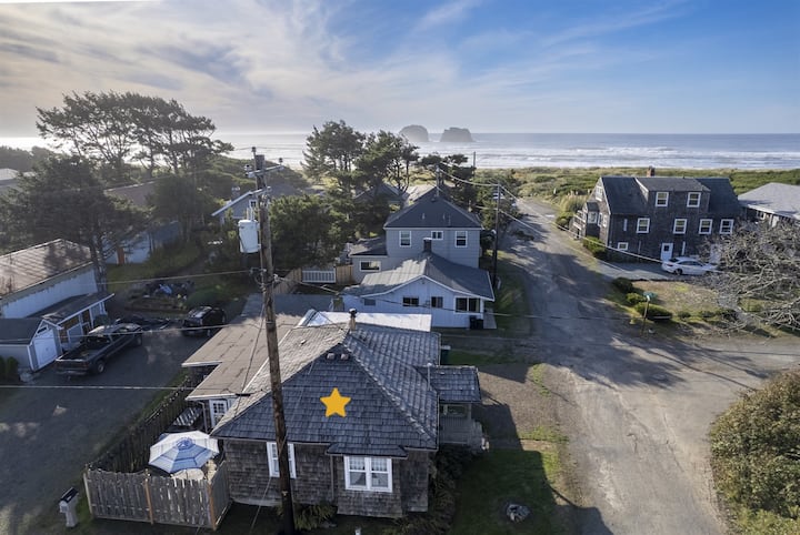 Storybook Beach Cottage *Retreat* At Twin Rocks - Rockaway Beach, OR