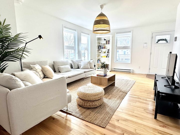 Urban Boho Escape | 4 Bedrooms | King Beds - Québec, QC