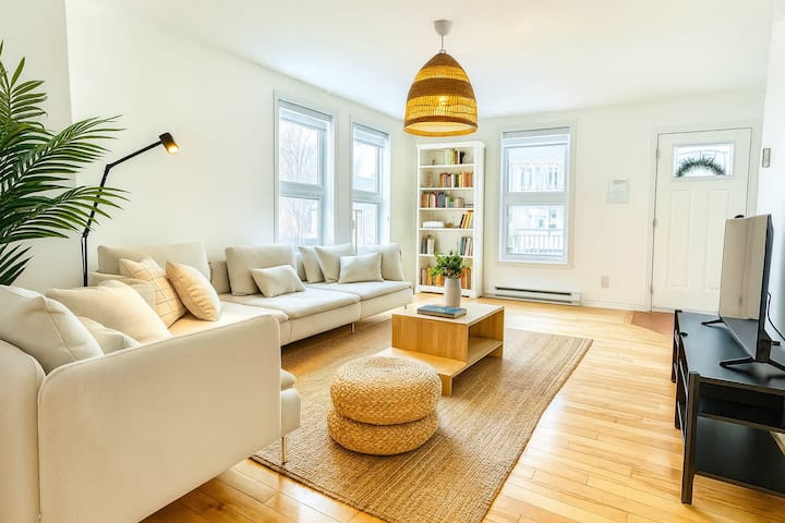 Urban Boho Escape | 4 Bedrooms King | Ev Charger - Québec City