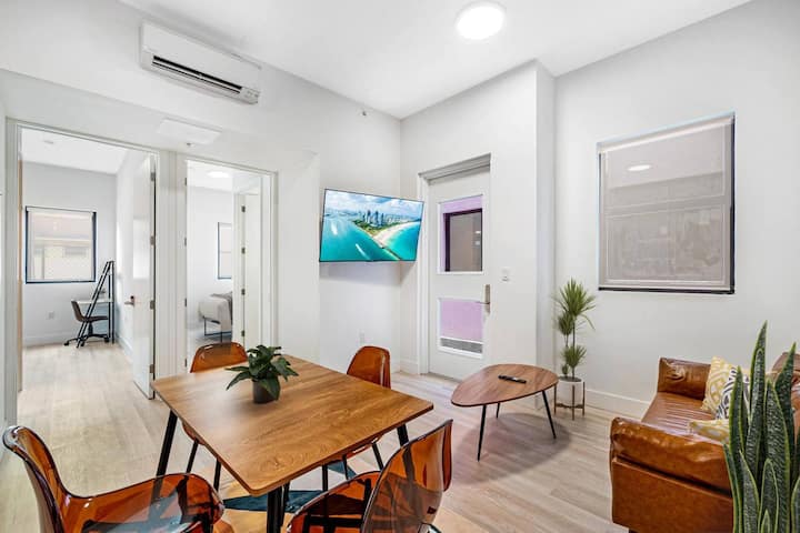 Plum 3br/3ba Retreat In Vibrant Little Havana - Miami, FL