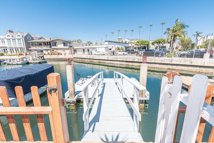 Single-family Beach House | Waterfront Patio - Costa Mesa, CA